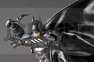 Revoltech A.Y. Dc Comics Batman Arkham Knight Action Figura 16 Cm